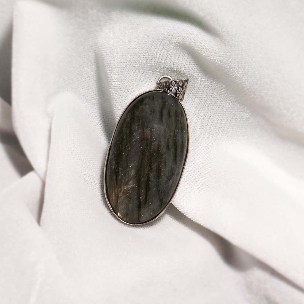 Labradorite Pendant (Without Chain) – Studd Muffyn